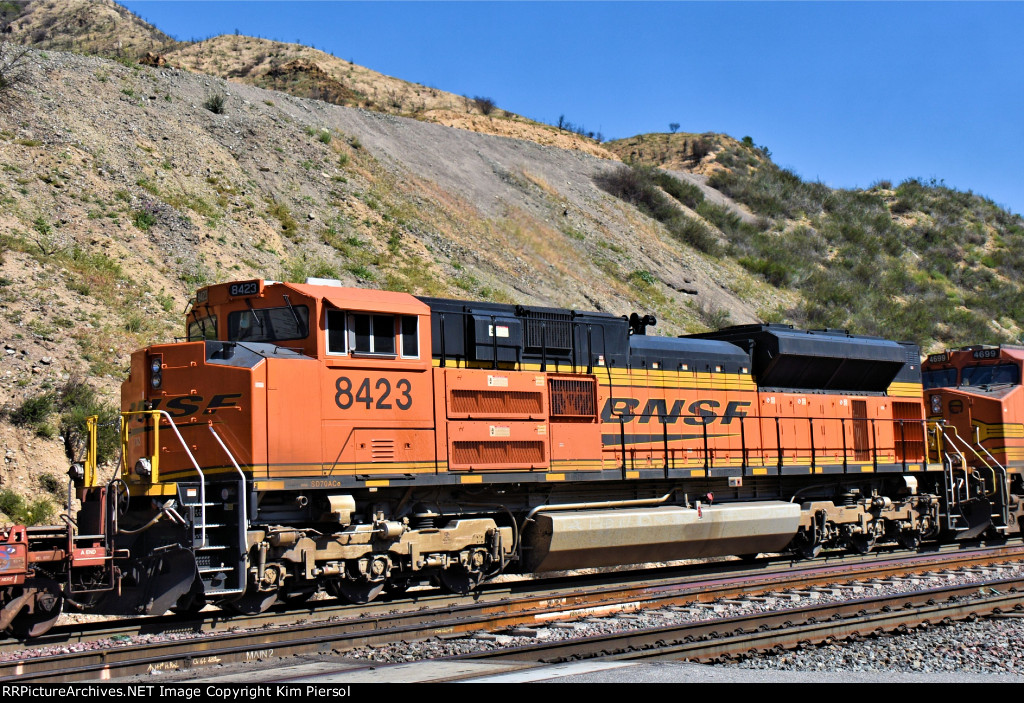 BNSF 8423